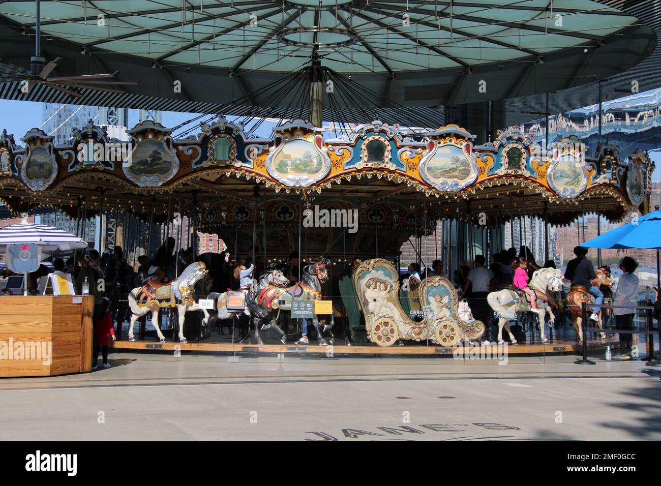 Dumbo pier -Fotos und -Bildmaterial in hoher Auflösung – Alamy