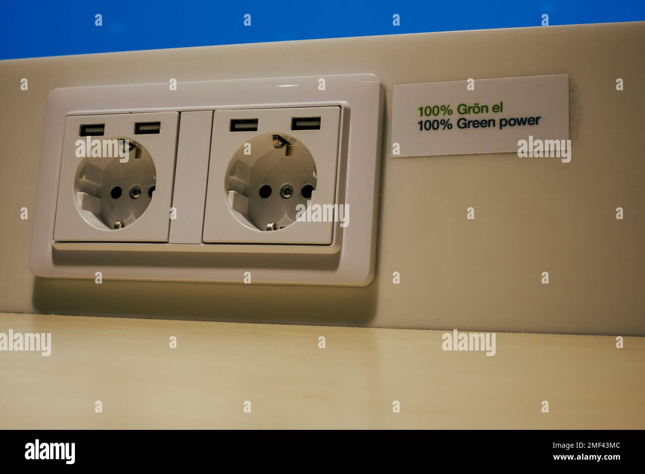 Steckdose grün energie -Fotos und -Bildmaterial in hoher Auflösung – Alamy