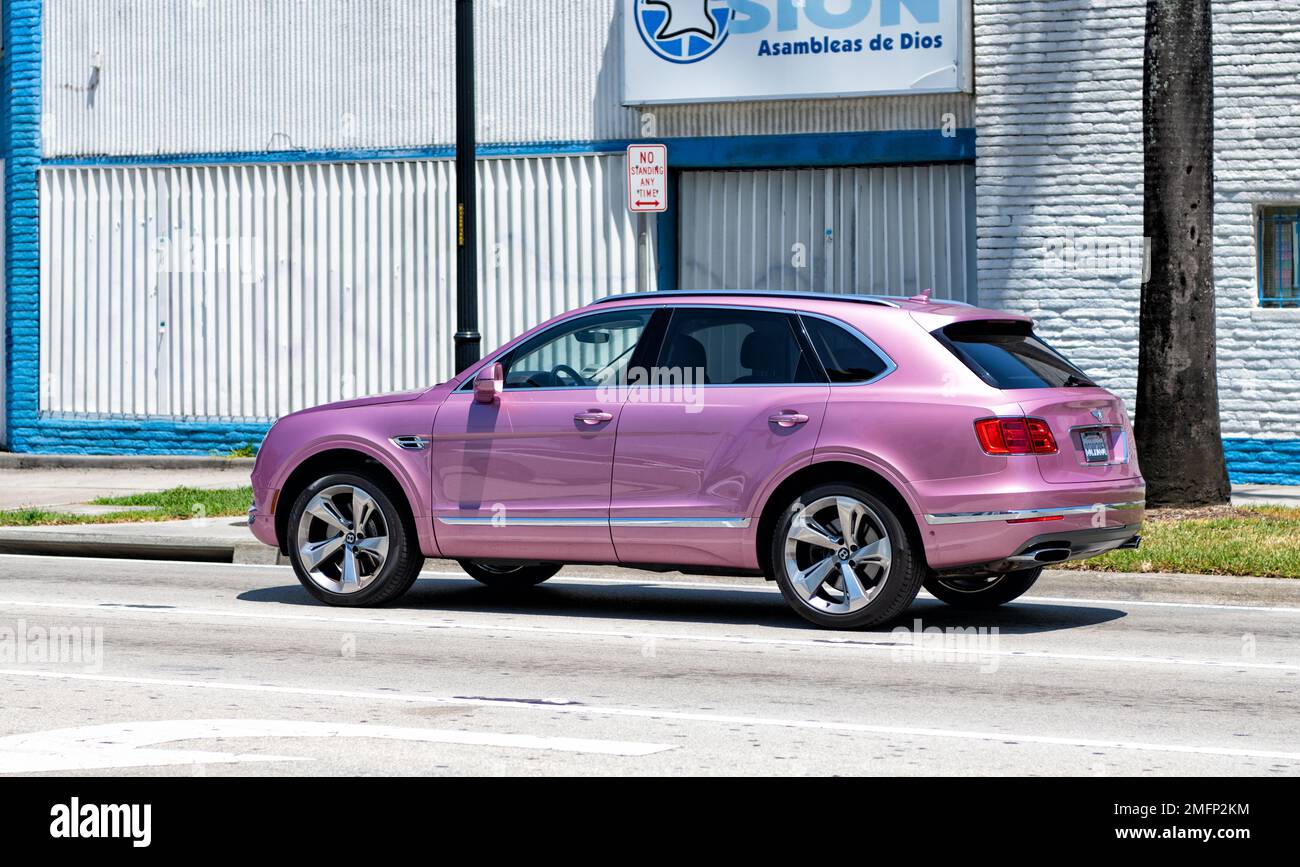 Pink bentley -Fotos und -Bildmaterial in hoher Auflösung – Alamy