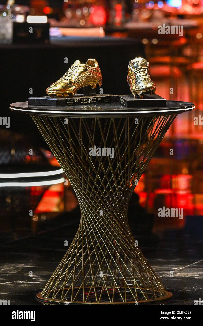Das Abbildungsbild zeigt den Golden Shoe trofee während der Zeremonie ...