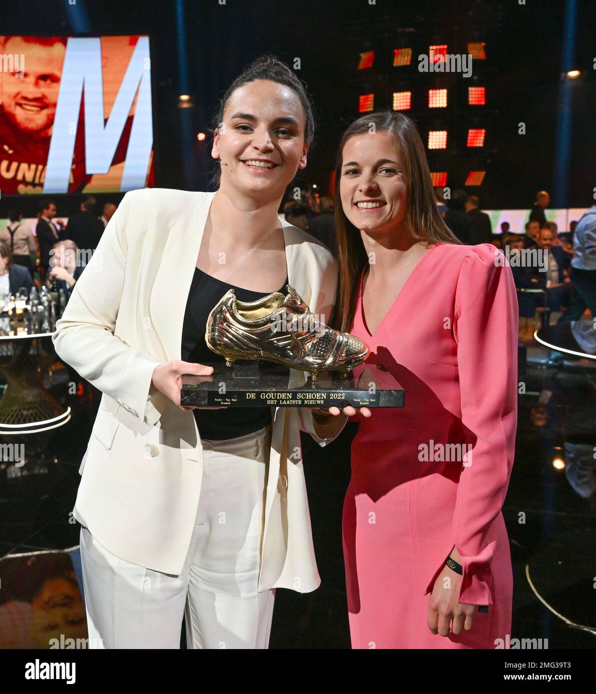 Nicky Evrard von Oud Heverlee Leuven stellte sich zusammen mit ihrer Partnerin Shari Van Belle ...