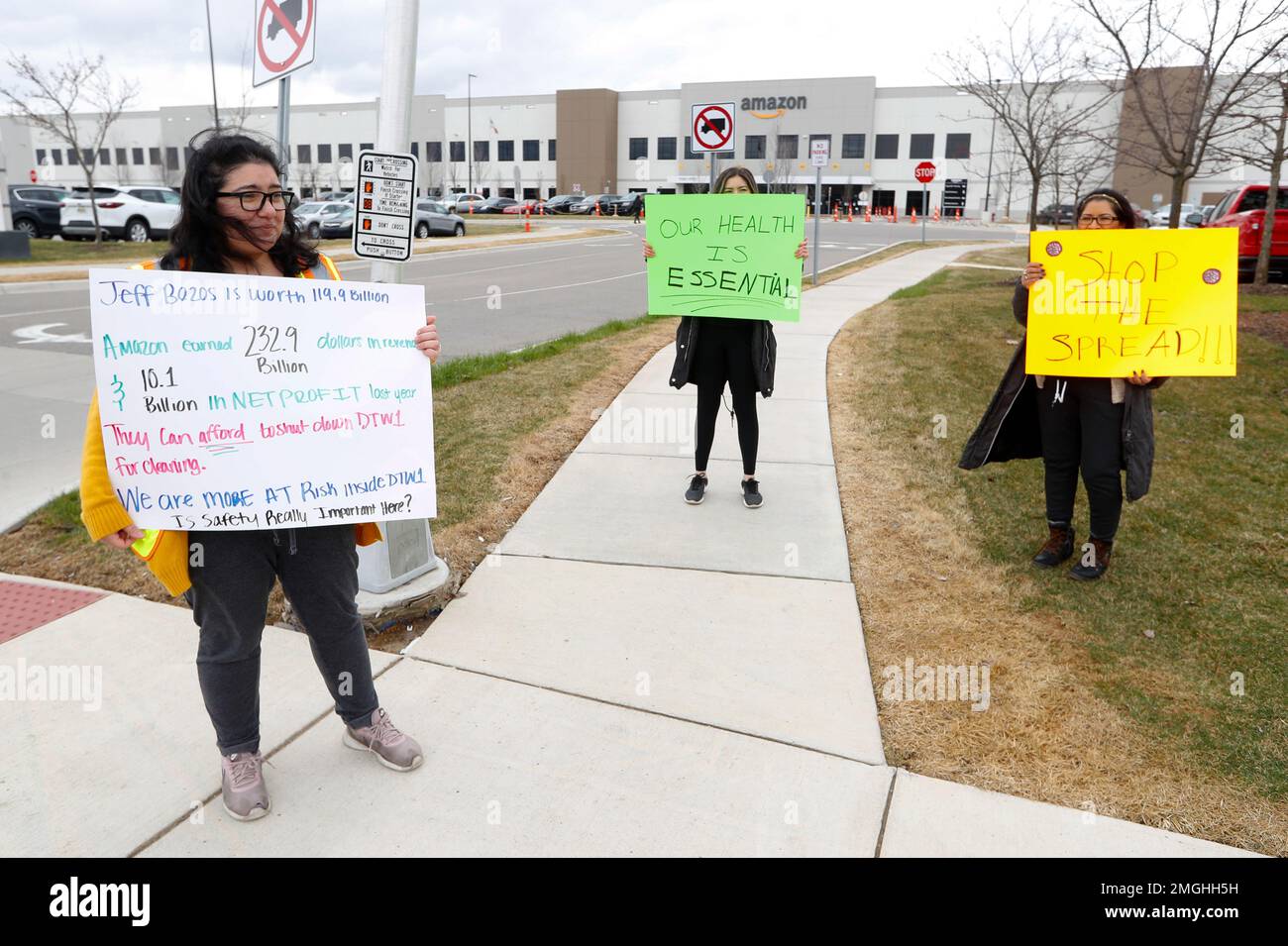 FILE - In this April 1, 2020, file photo, Breana Avelar, left, a ...