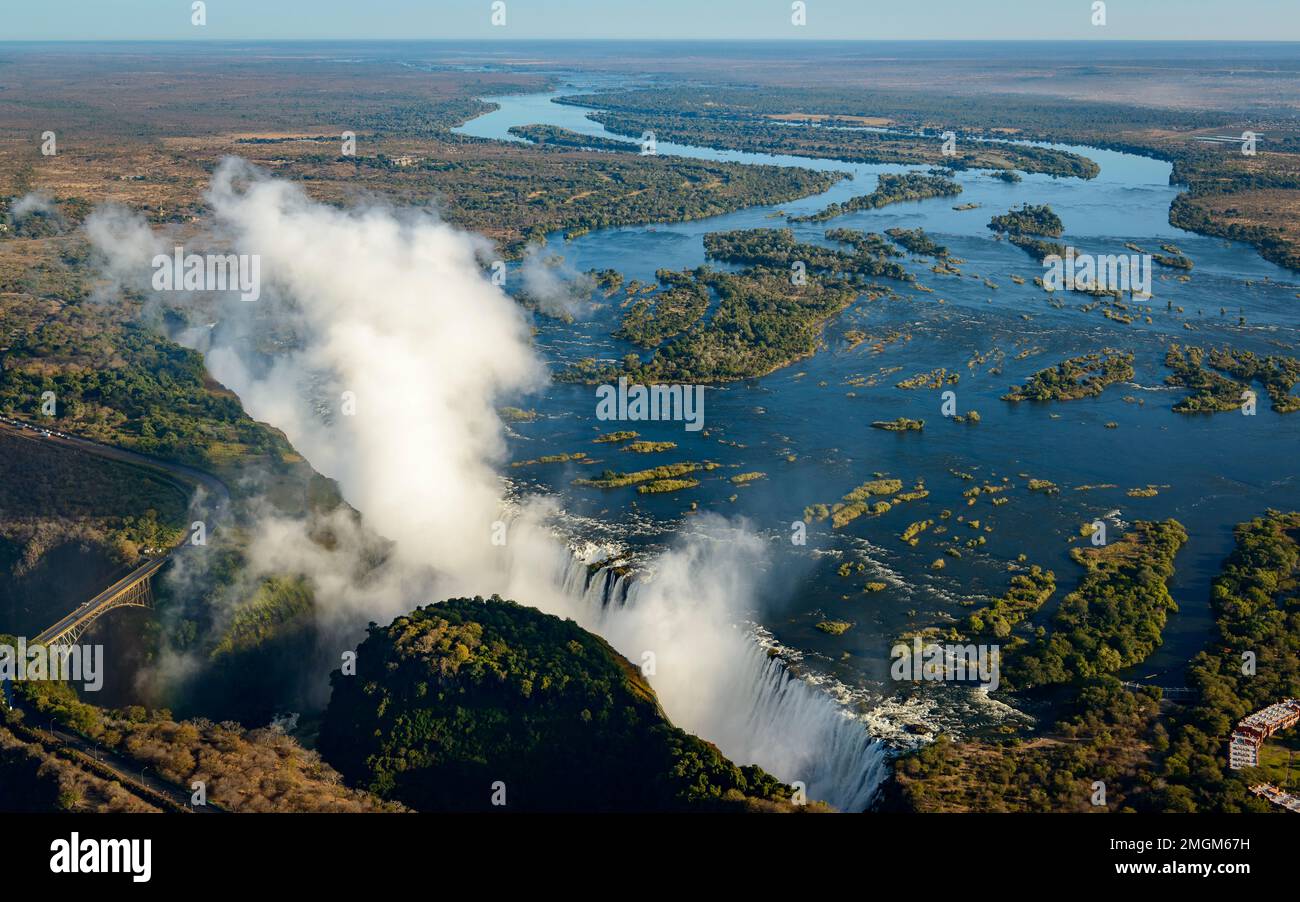 Luftaufnahme des Sambesi River und der Victoria Falls. Livingstone ...