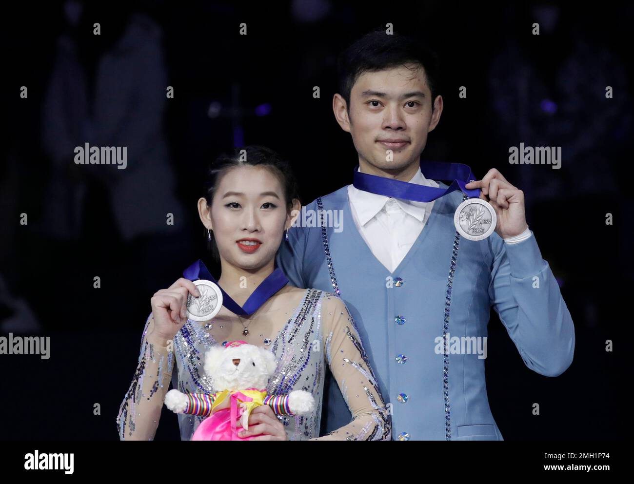 Silver medalist China's Peng Cheng and Jin Yang pose with their medals ...