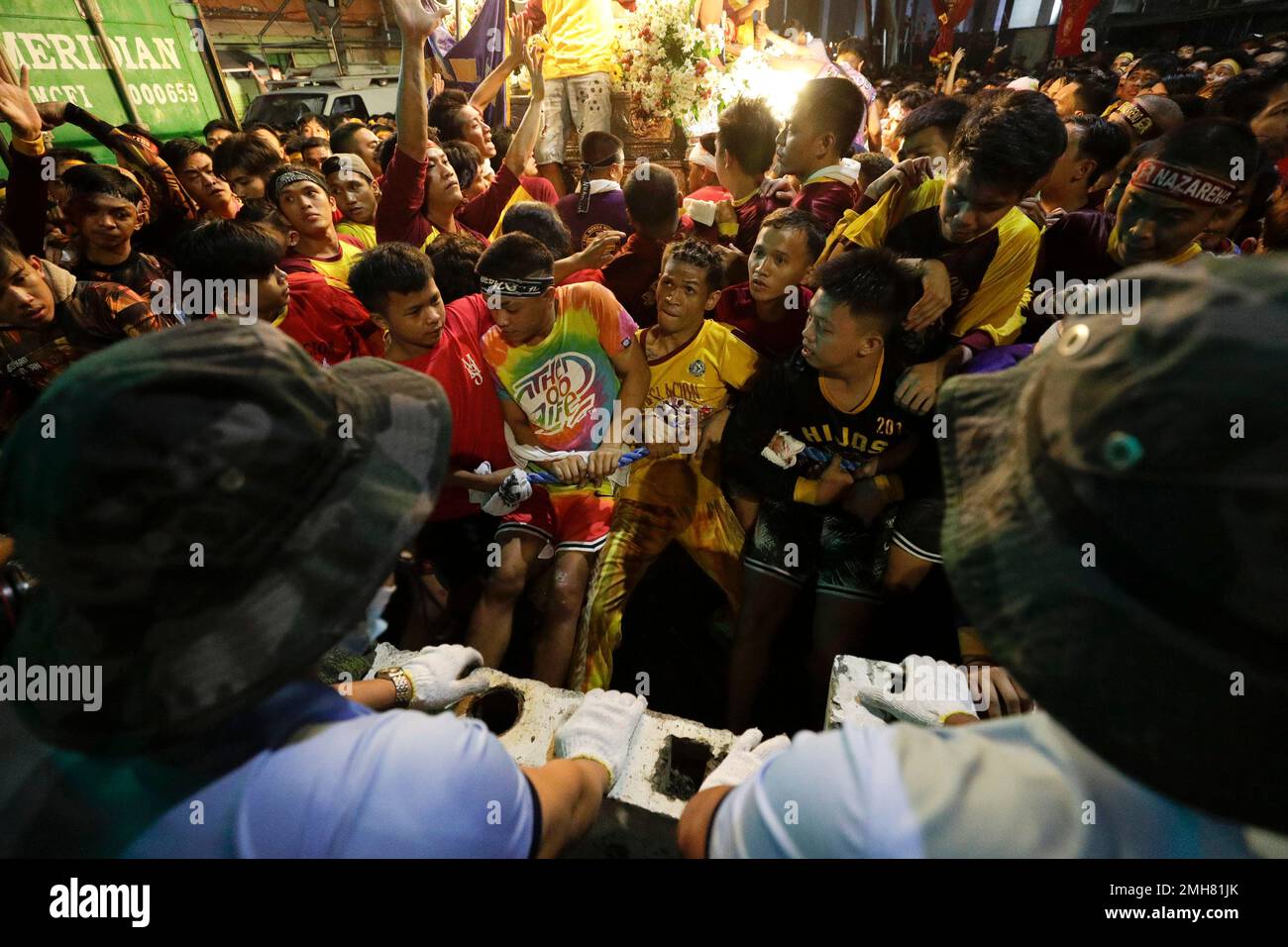 Filipino Roman Catholic devotees try to break the barriers to go near ...