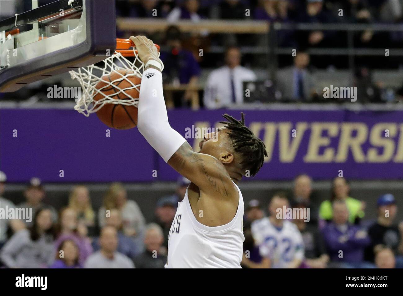 Washington forward Nate Roberts dunks against Southern California ...