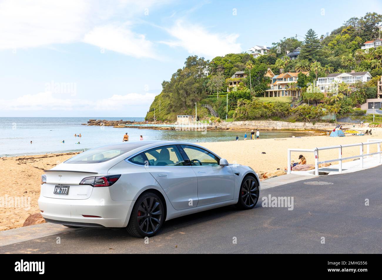 Tesla auto strand -Fotos und -Bildmaterial in hoher Auflösung – Alamy