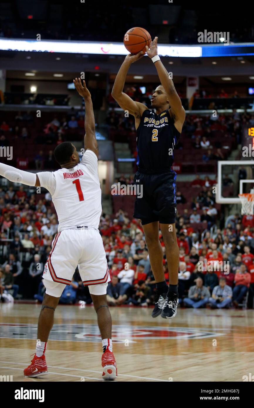 Purdue Fort Wayne guard Brian Patrick, right, goes up for a shot in ...