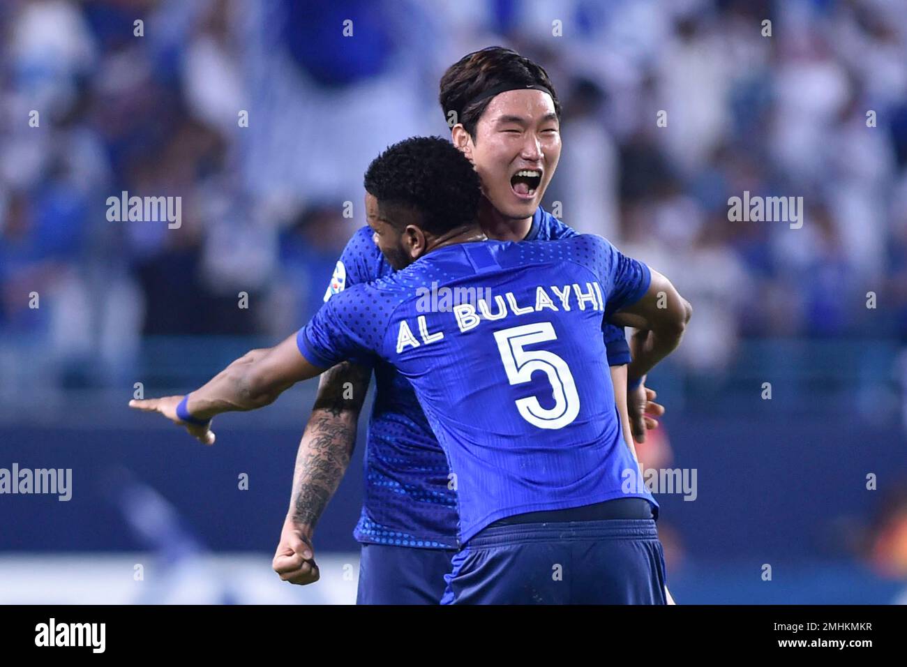 Al Hilal's Jang Hyun-Soo, background, and Al Hilal's Ali Al Bulayhi ...