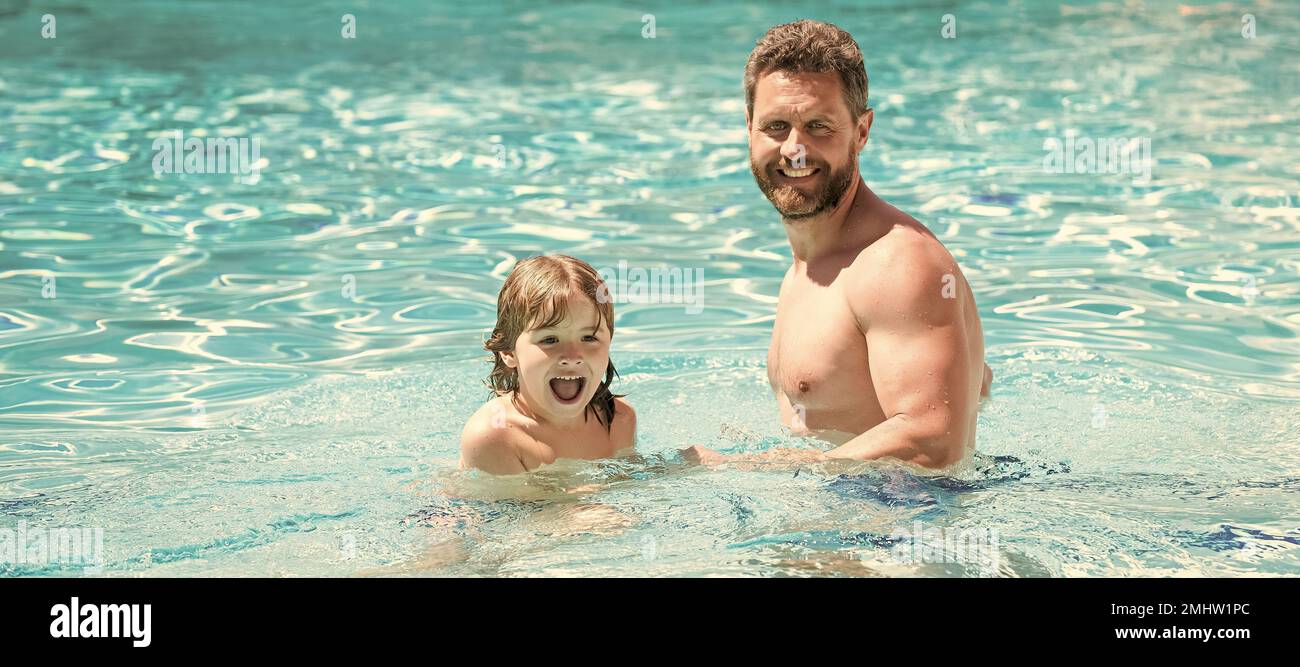Vater und Sohn im Schwimmbad, Banner mit Platz zum Kopieren. papa mit Kind Junge auf Spa-Resort ...
