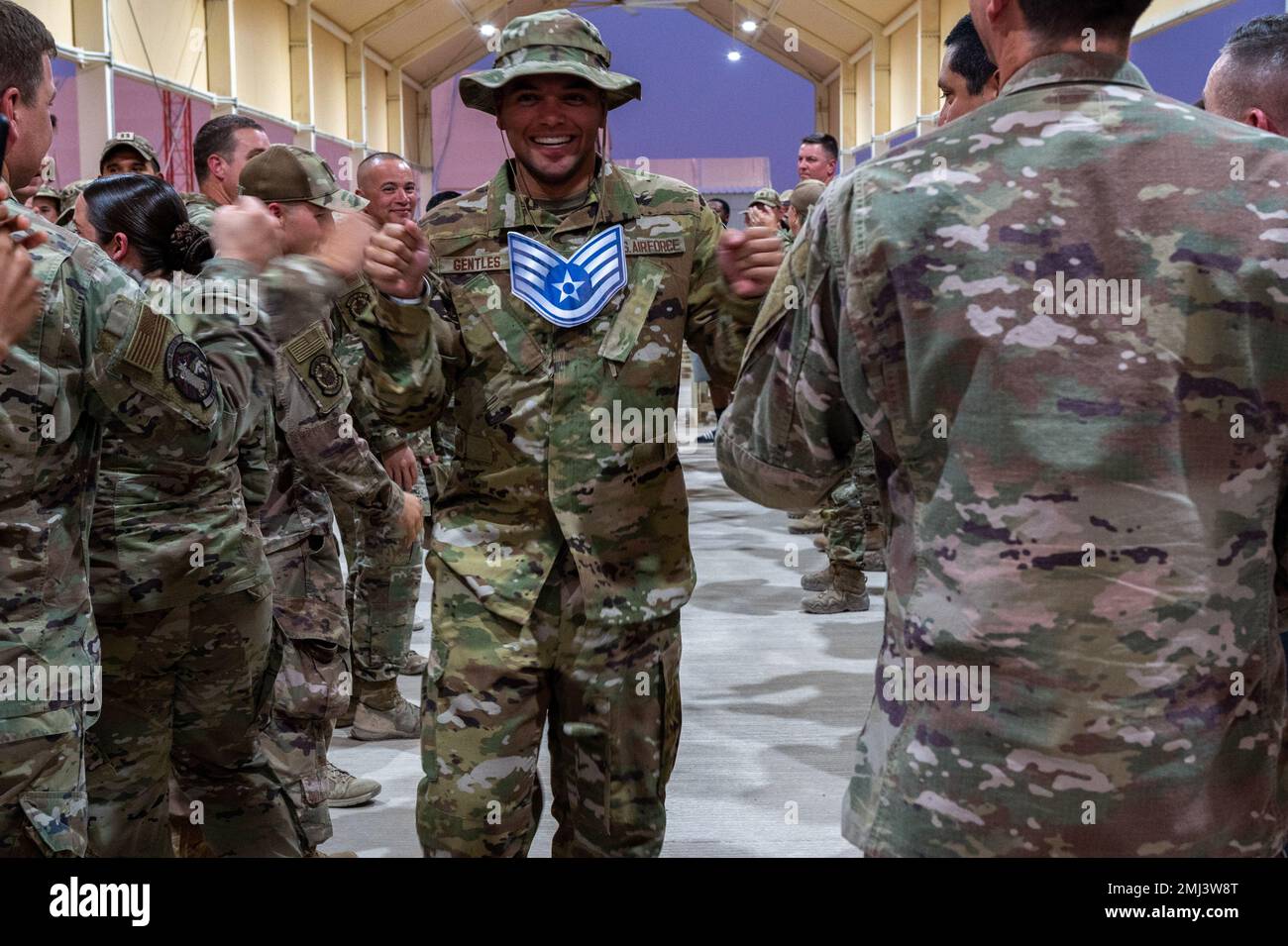 USA Air Force Senior Airman King Jayson Gentles, ein 378. Expeditionary ...