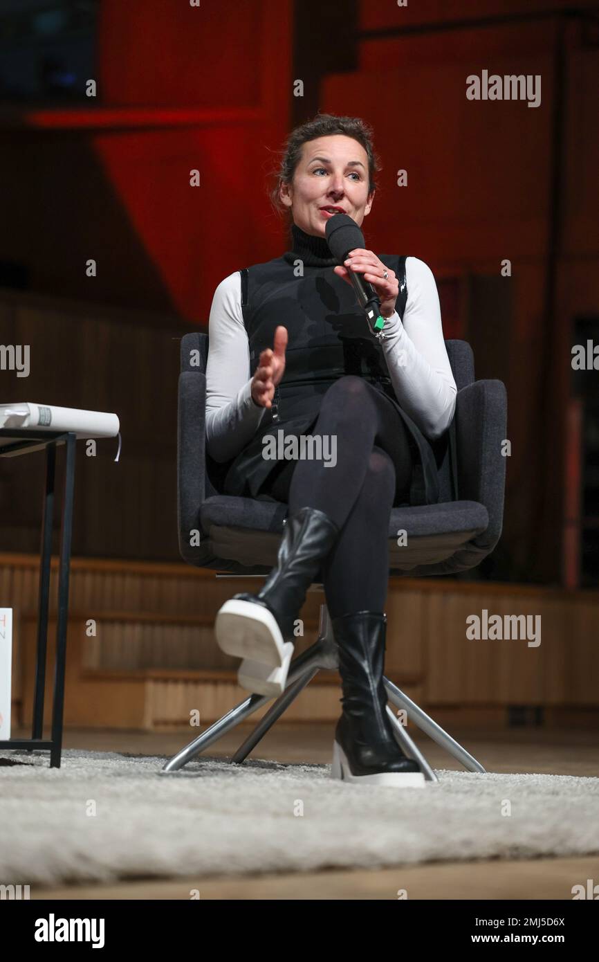 Berlin, Deutschland. 27. Januar 2023. Autorin Juli Zeh bei der Premiere ihres Buches "Zwischen ...
