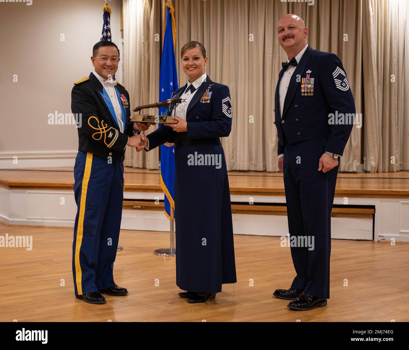 GELENKBASIS LANGLEY-EUSTIS, VA - AUS DEN USA Army Colonel Harry D. Hung ...