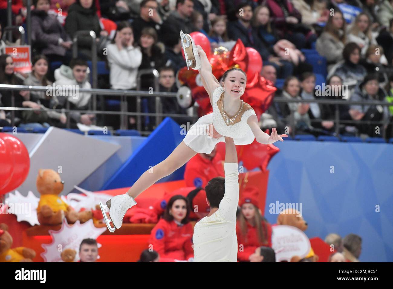 Moskau. Jasmin Kadyrovs Eiskunstläuferinnen und Valery Kolesov treten ... Moskau. Jasmin Kadyrovs Eiskunstläuferinnen und Valery Kolesov treten ...