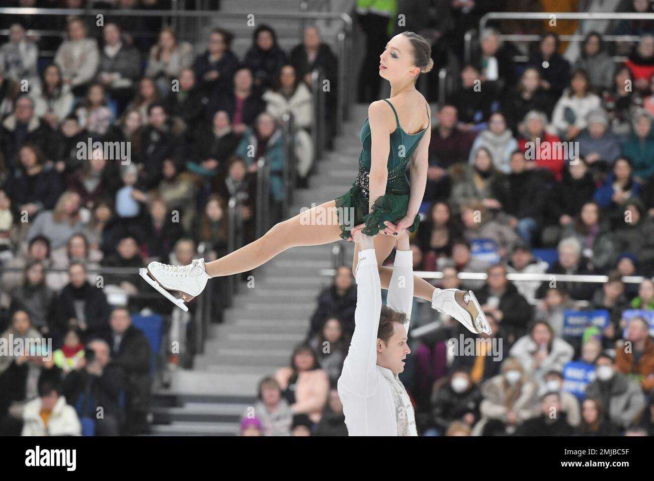 Moskau. Die Eiskunstläuferinnen Aleksandra Boykova und Dmitry Kozlowski ... Moskau. Die Eiskunstläuferinnen Aleksandra Boykova und Dmitry Kozlowski ...