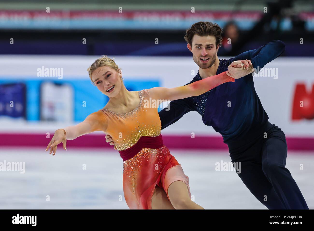 Phebe Bekker und James Hernandez aus Großbritannien treten beim ISU ...