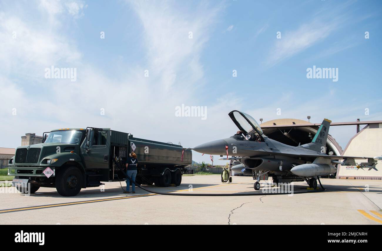 Airman 1. Class Maggie Bennett, 8. Logistics Readiness Squadron Fuel ...