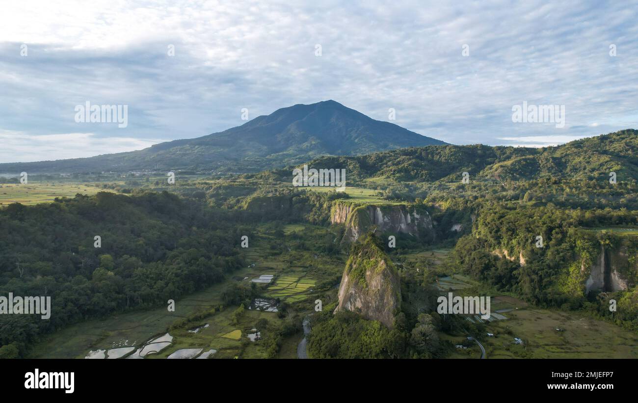Luftaufnahme des Ngarai Sianok Canyon, Tabiang Takuruang, Sumatera ...