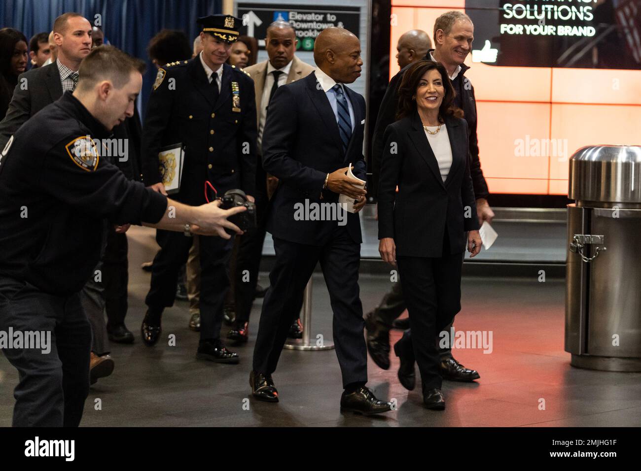 New York, New York, USA. 27. Januar 2023. Gouverneur Kathy Hochul und ...