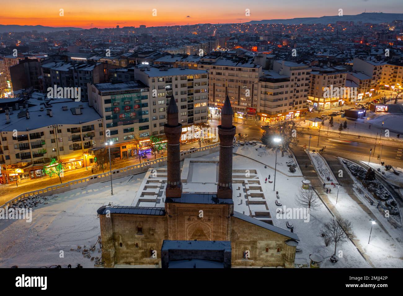 Doppelte minarette -Fotos und -Bildmaterial in hoher Auflösung – Alamy