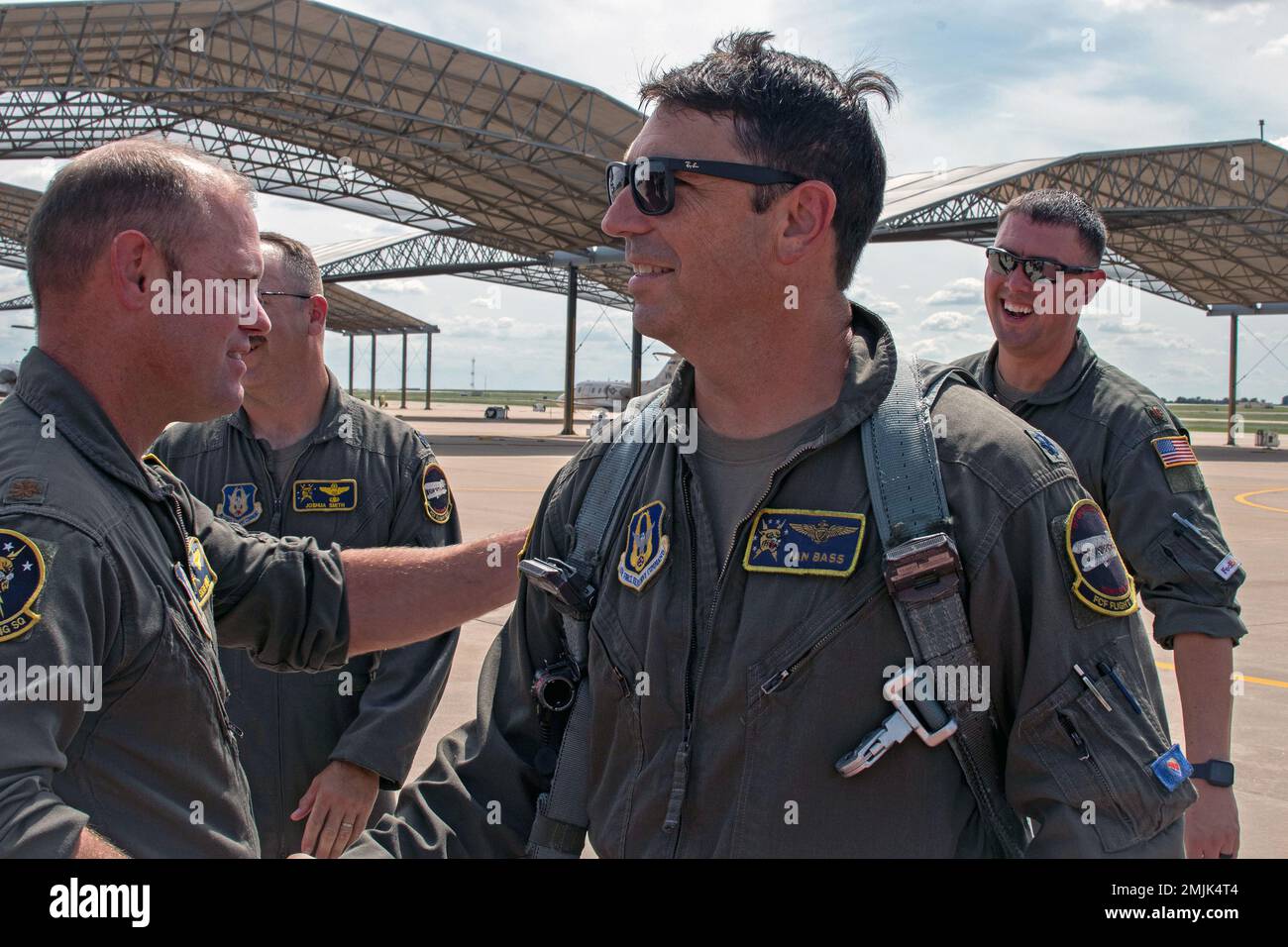 LT. Oberst Ian Bass (rechts), 5. Flying Training Squadron Assistant ...