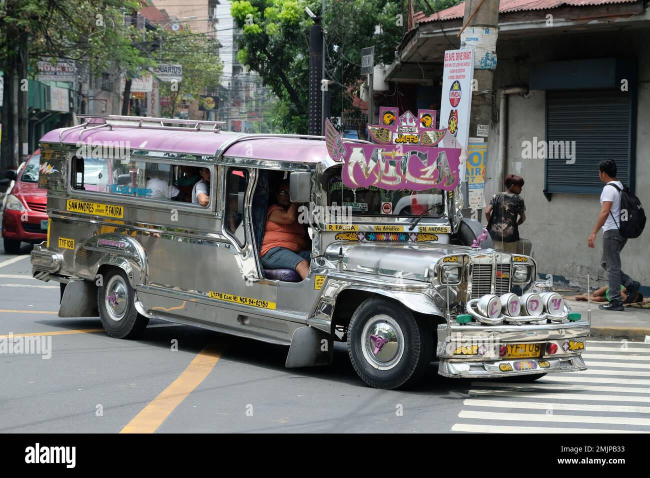 Jeepney manila philippine -Fotos und -Bildmaterial in hoher Auflösung ...