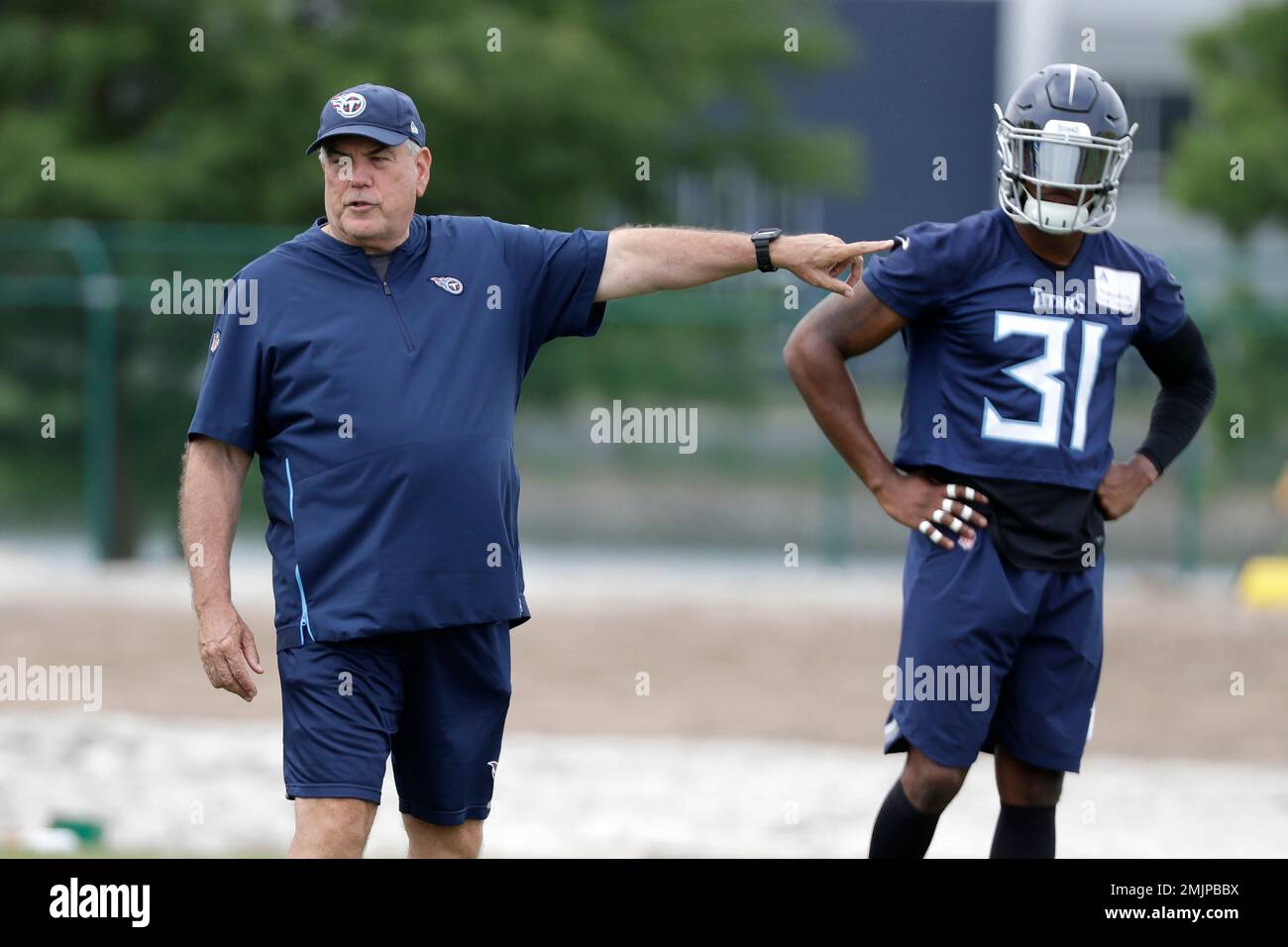 Tennessee Titans defensive coordinator Dean Pees instructs players ...