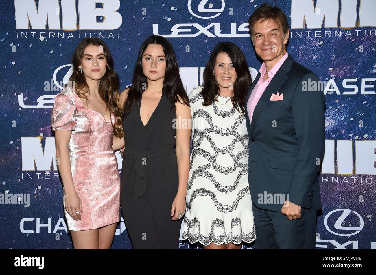 Dr. Mehmet Oz, right, and wife Lisa pose with there daughters Daphne Oz ...