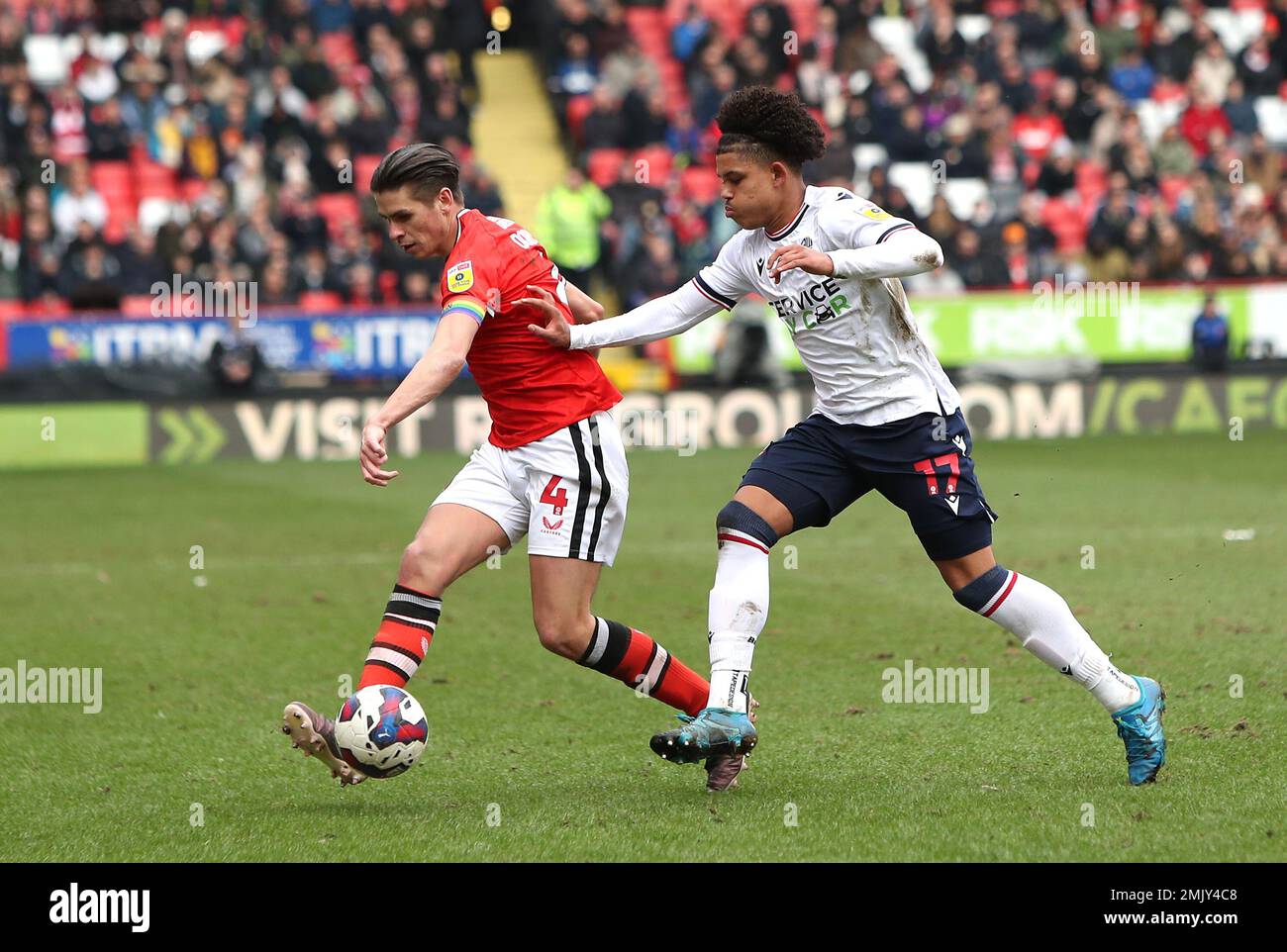 Shola shoretire -Fotos und -Bildmaterial in hoher Auflösung – Alamy