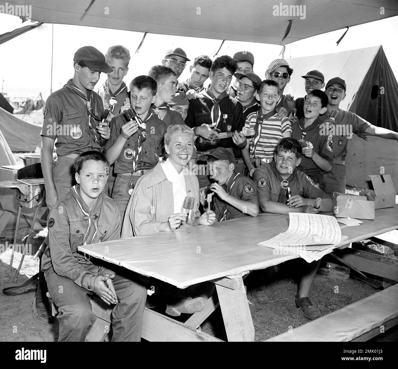 Actress Doris Day downs a popsicle along with the boys of her son's ...