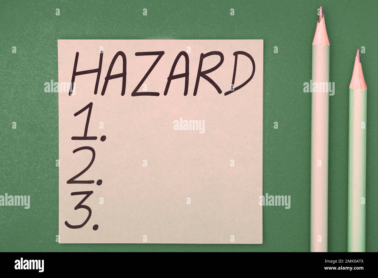 Schild mit Gefahrenhinweis. Konzept, das ein Konto oder eine Erklärung ... Schild mit Gefahrenhinweis. Konzept, das ein Konto oder eine Erklärung ...