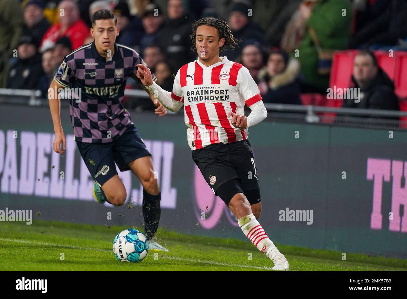 EINDHOVEN, NIEDERLANDE - JANUAR 28: Jay Idzes von Schieß los. Eagles ...