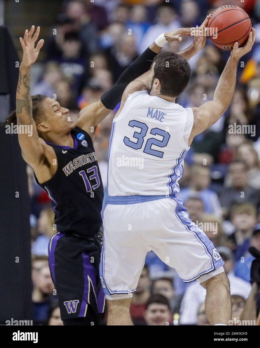 North Carolina's Luke Maye (32) shoots against Washington's Hameir ...