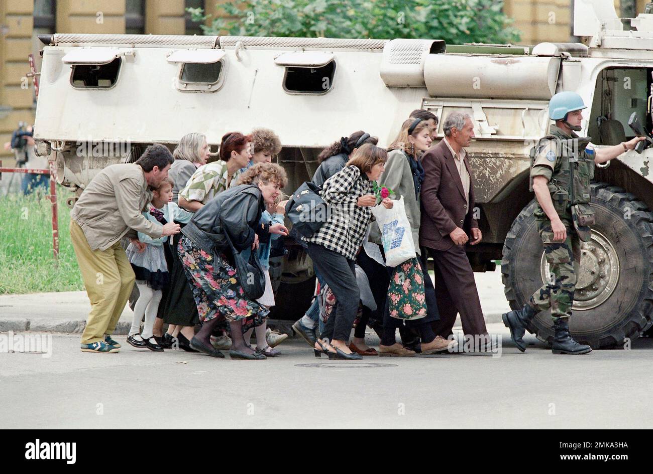 FILE - In this Tuesday, June 6, 1995 file photo, Sarajevo residents ...