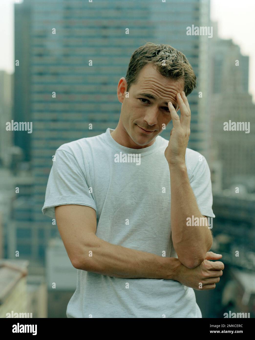 Actor Luke Perry poses during an interview in New York, June 29, 2001 ...