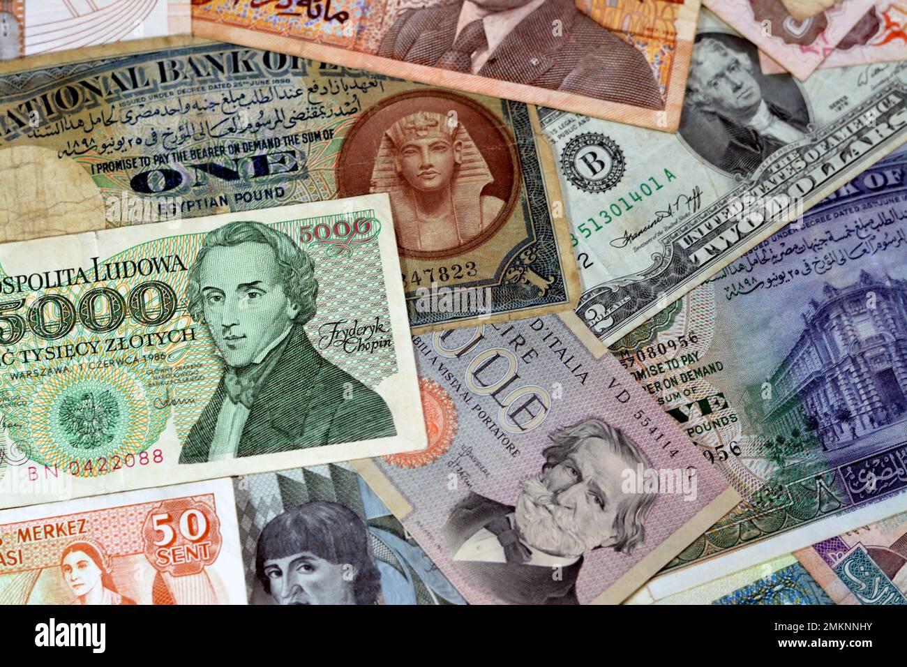 Verschiedene alte Bargeld-Banknoten aus verschiedenen Ländern der Welt ...