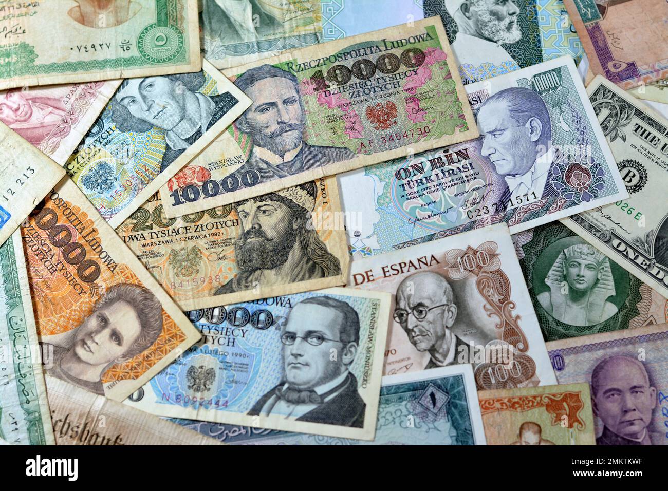 Verschiedene alte Bargeld-Banknoten aus verschiedenen Ländern der Welt ...