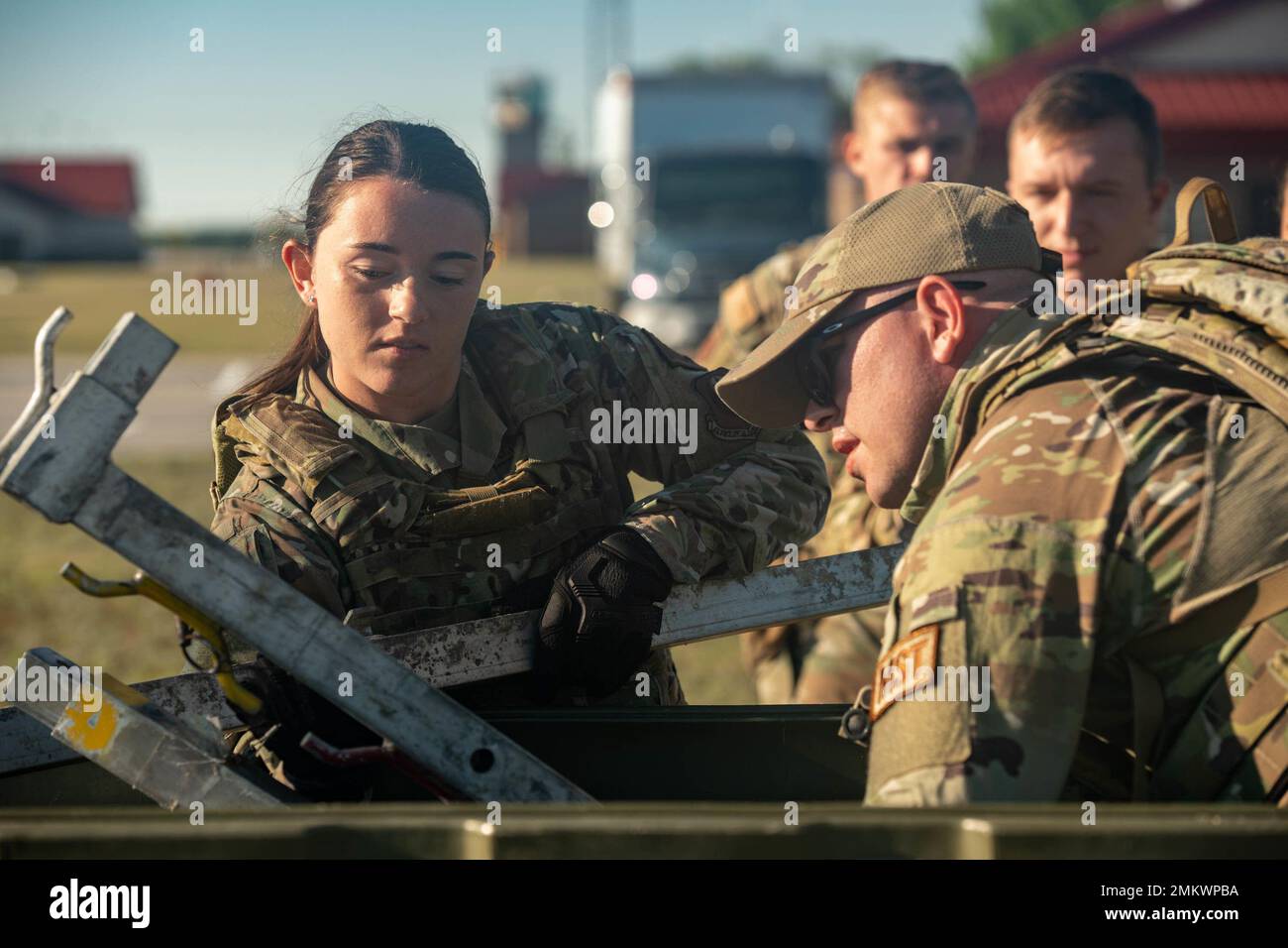 USA Air Force Senior Airman Andrea Kuzilik, ein 137. Special Operations ...