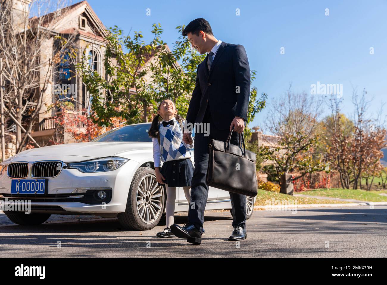 Ganze figur schule -Fotos und -Bildmaterial in hoher Auflösung – Alamy
