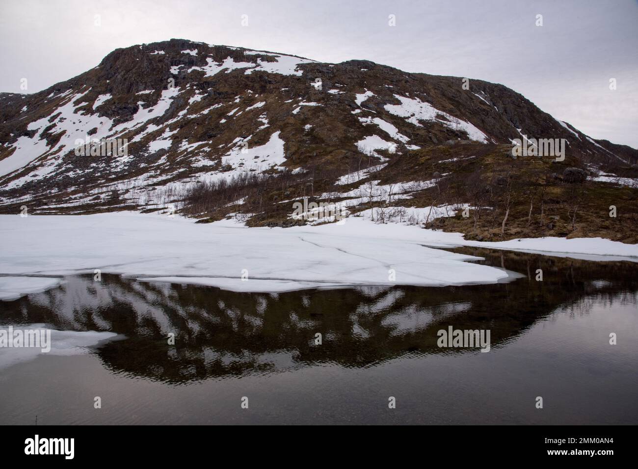 Hastvatnet auf Norwegens zweitgrößter Insel Senja im nördlichsten Graf ...