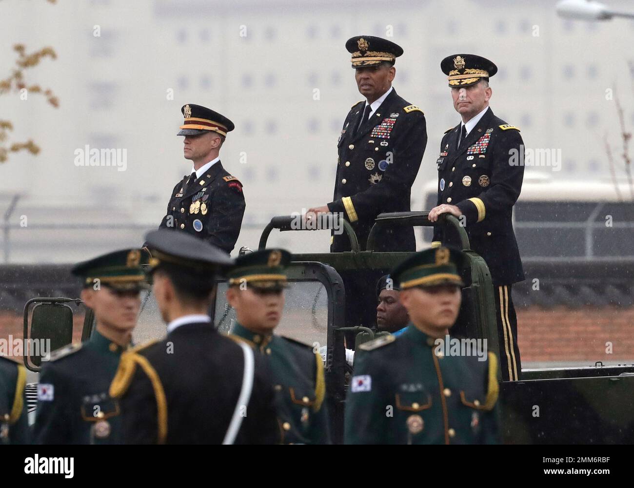 Incoming commander, Gen. Robert Abrams, right, and outgoing commander ...