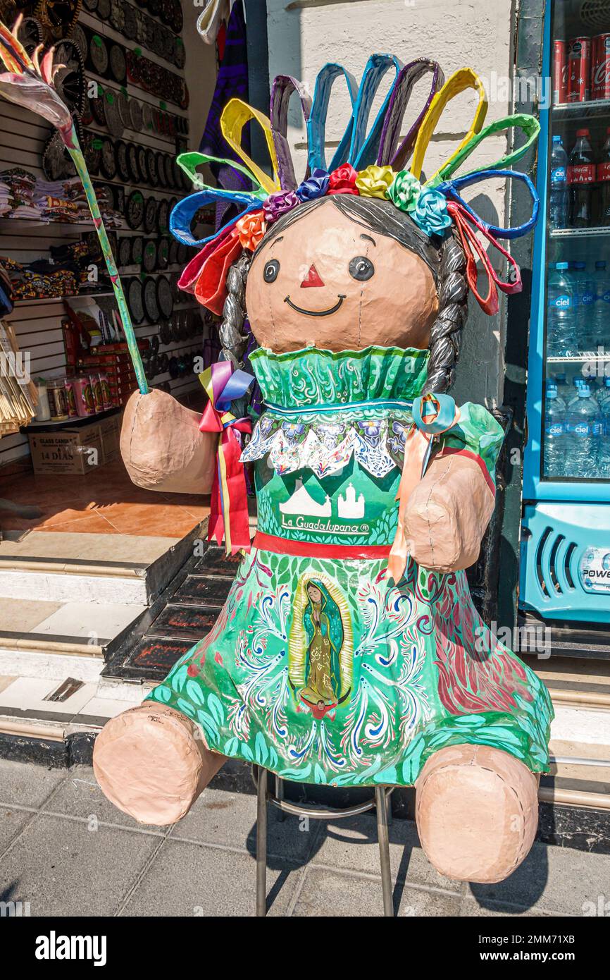 Riesige traditionelle lele maria puppe -Fotos und -Bildmaterial in ...