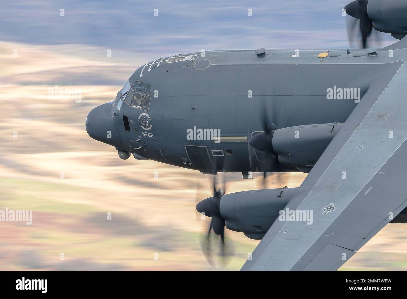 Mach loop raf hercules c 130 -Fotos und -Bildmaterial in hoher ...