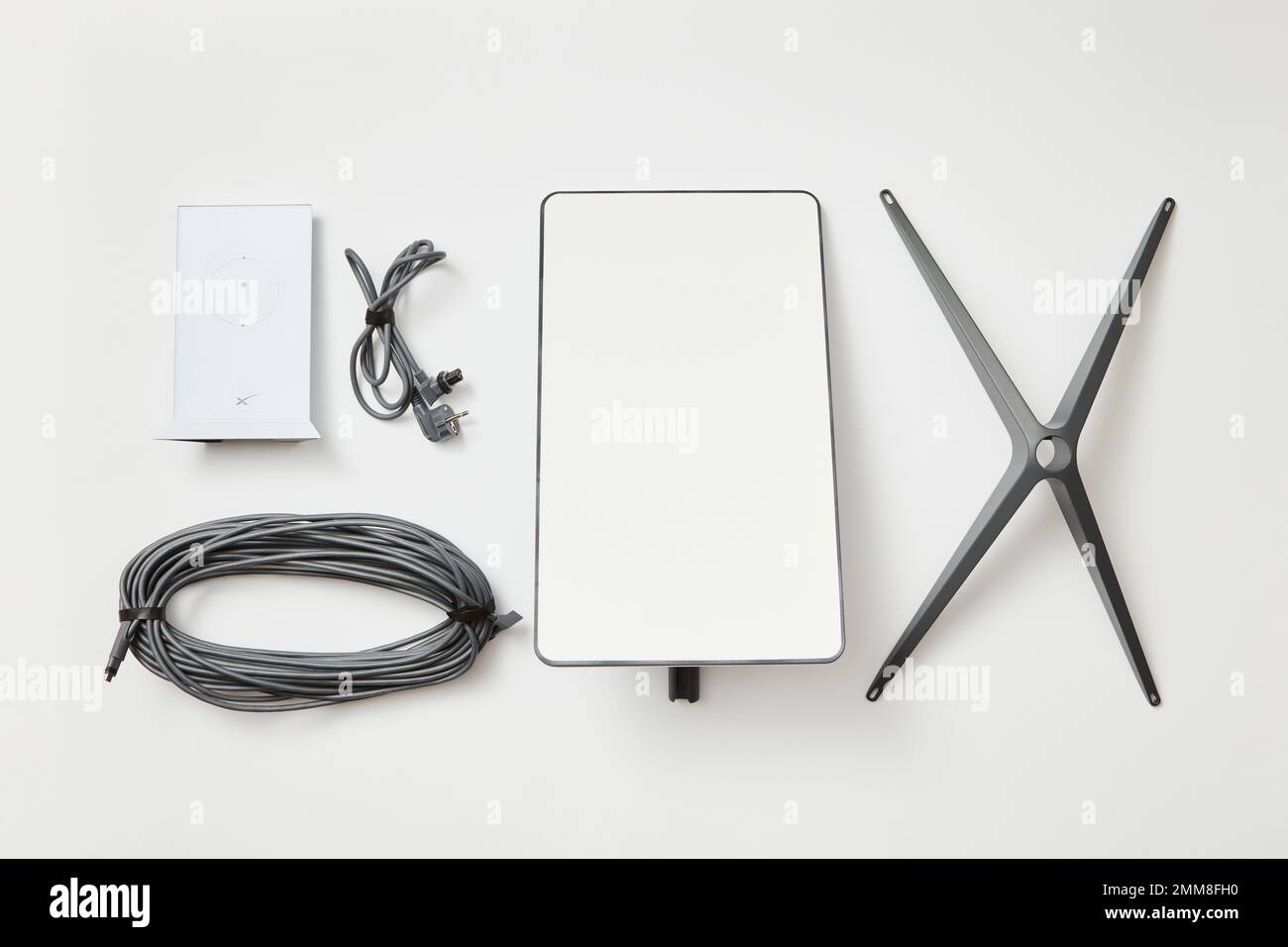 Spacex starlink internet kit -Fotos und -Bildmaterial in hoher ...