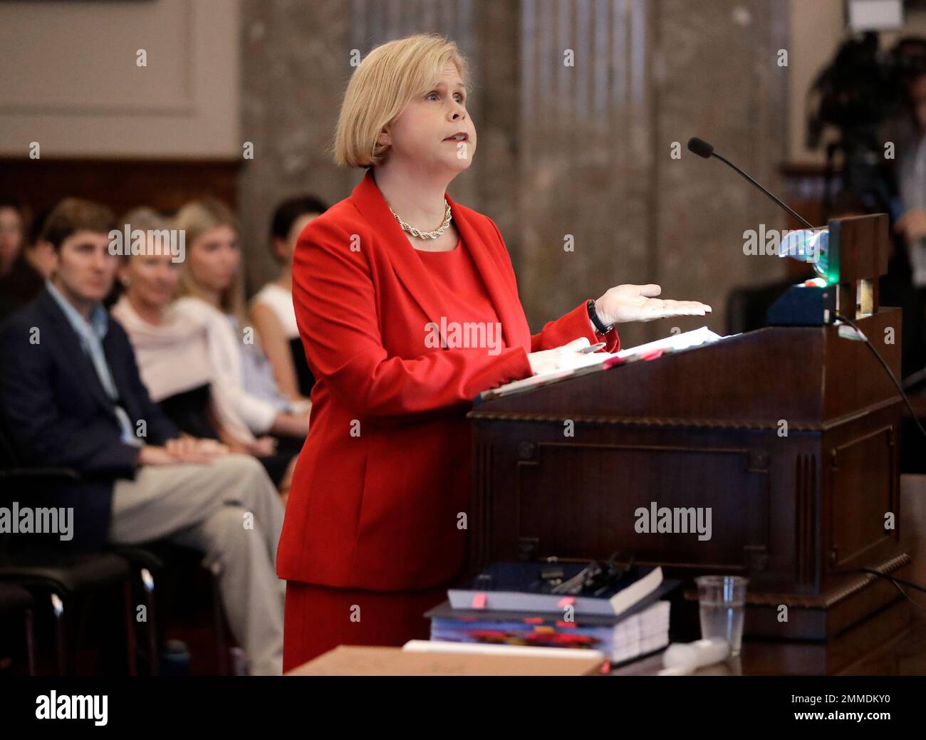 Inmates' attorney Kelley Henry argues before the Tennessee Supreme ...