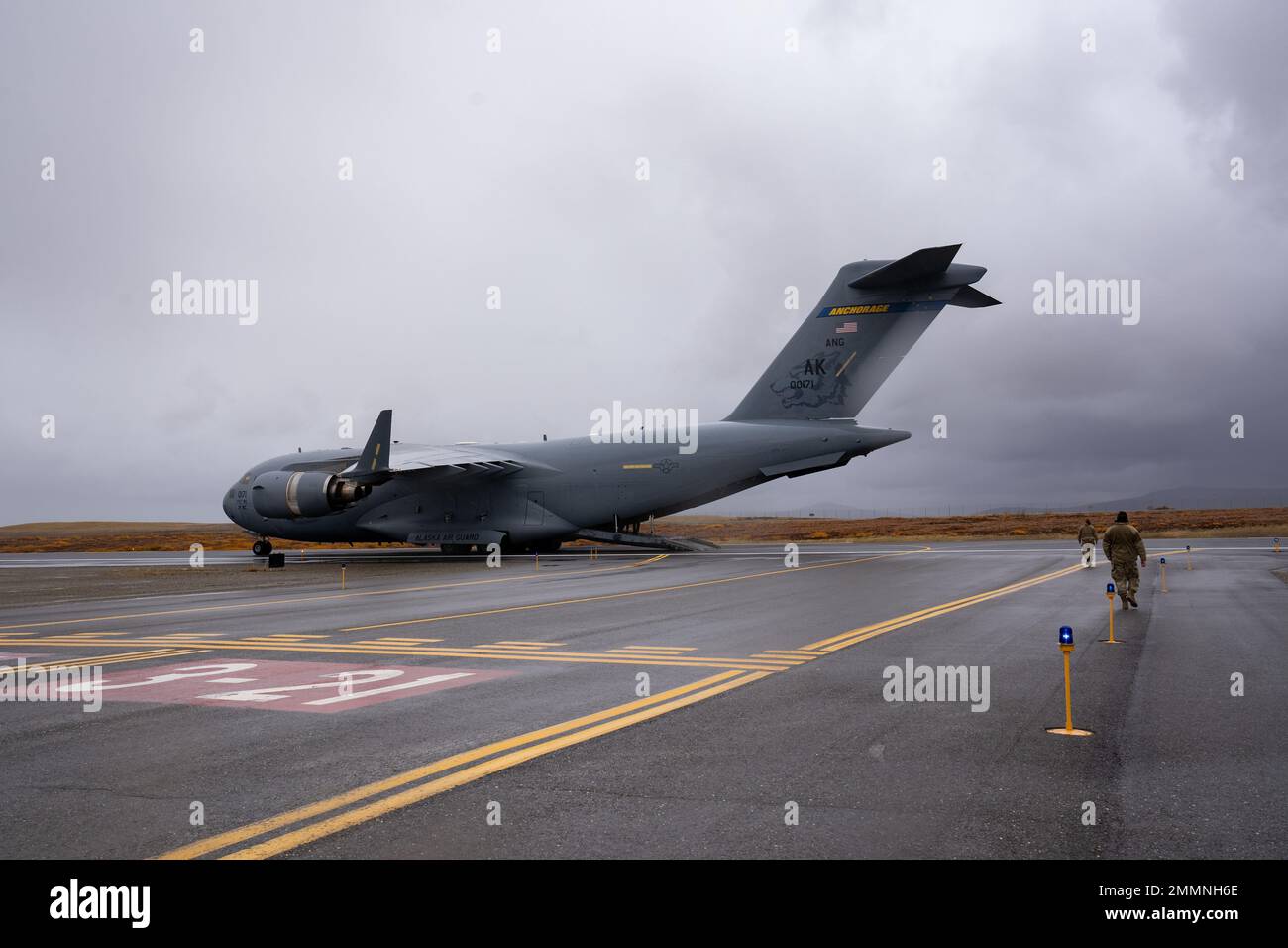 Ein Alaska Air National Guard C-17 Globemaster III, der dem 176 ...