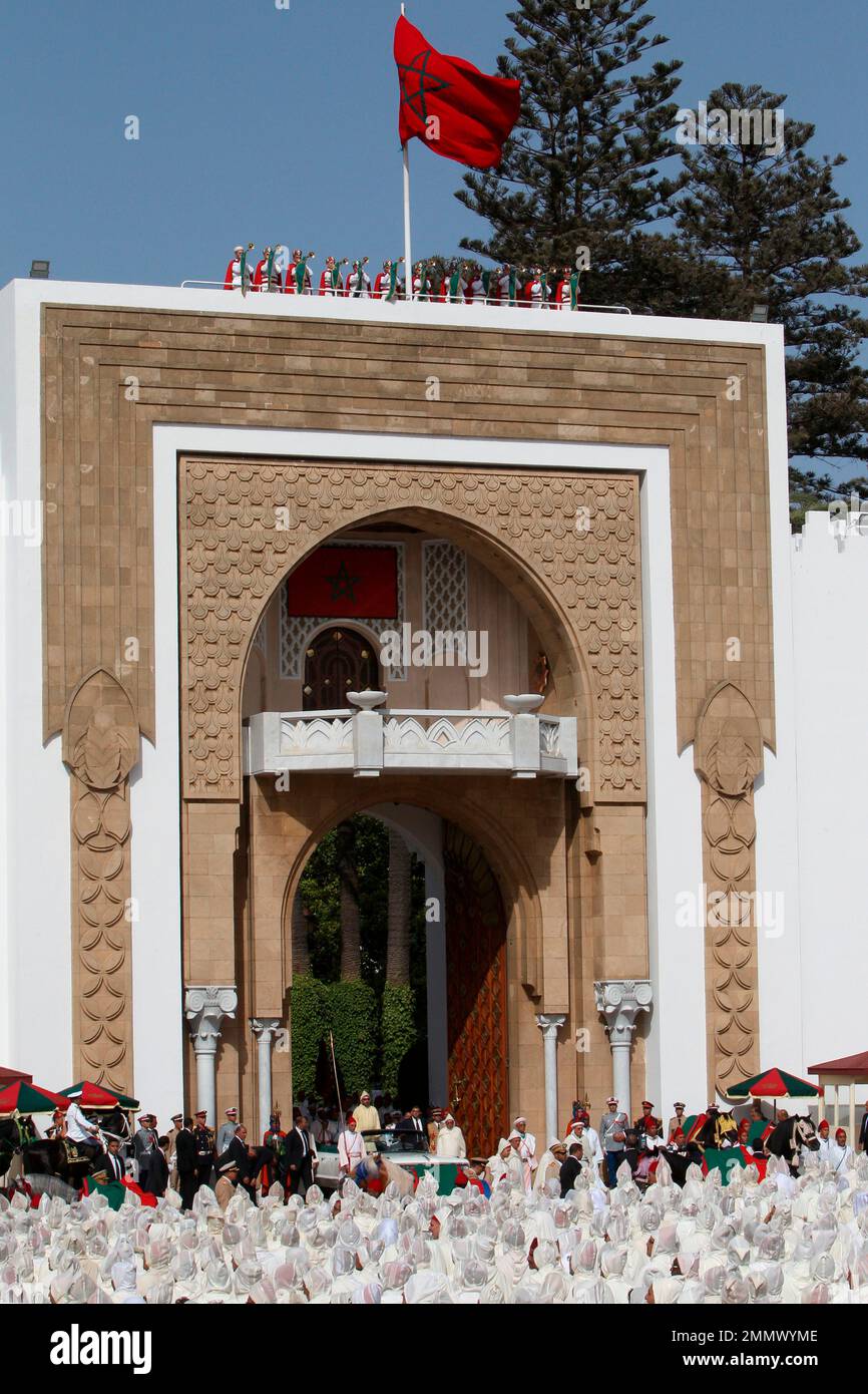 Morocco's King Mohammed VI, center, receives the allegiance of ...