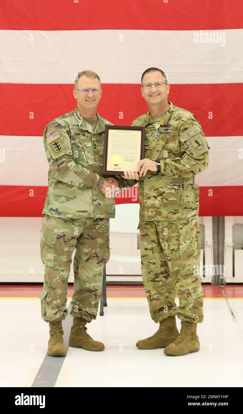 Chief Warrant Officer Five (CW5) die Ruhestandszeremonie von Patrick J. Muenks findet in der ...