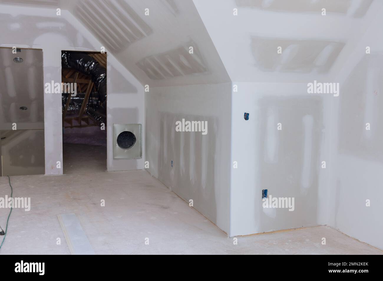 Im neuen Haus, das im Bau ist, wurde eine erhebliche Menge an Gips ...