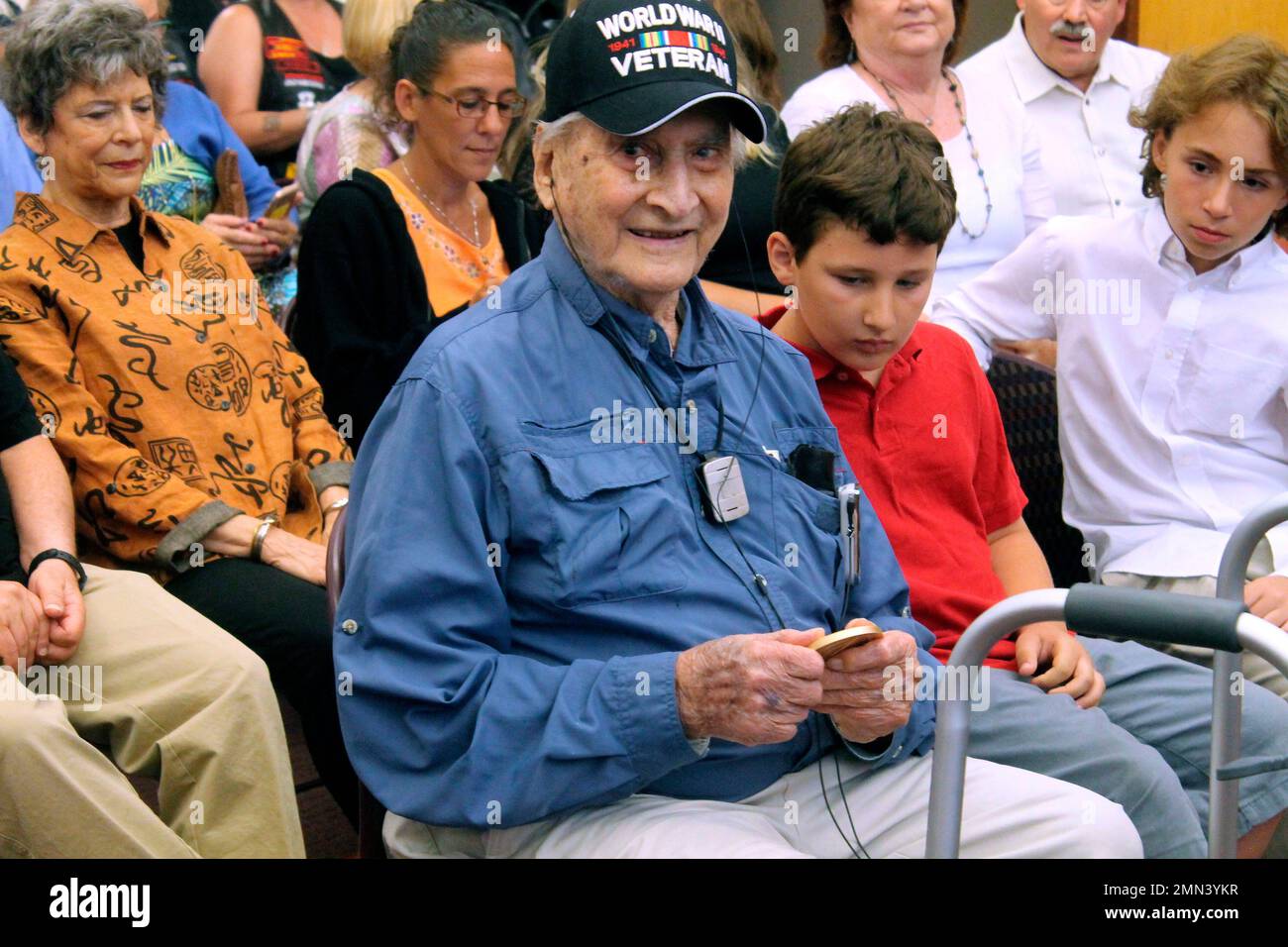 Retired Army Capt. Martin Gelb, 98, holds his Congressional Gold Medal ...